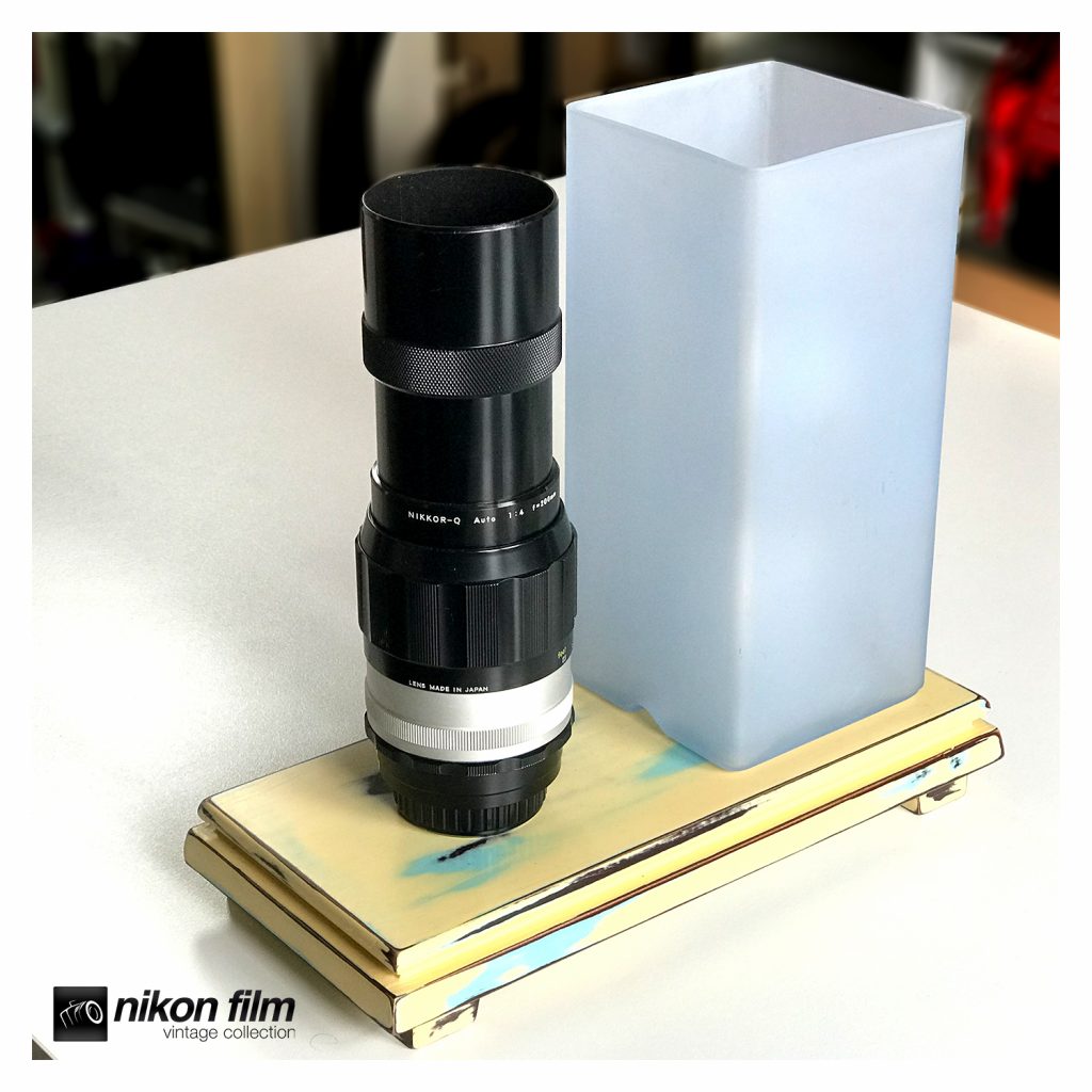 Nikon Lamp 3 "SIMPLY NIKKOR" - NIKON-FILM